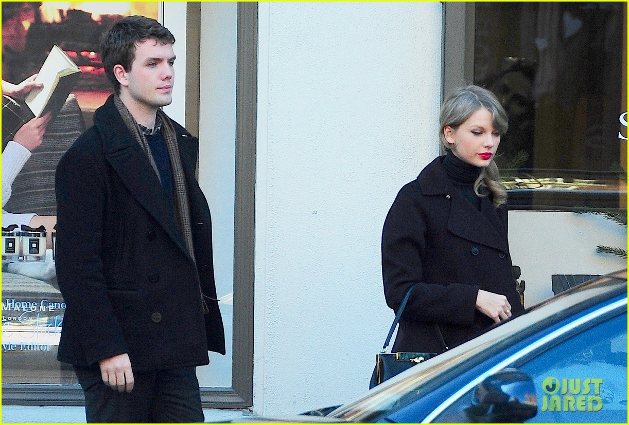 Taylor Swift & Brother Austin Go Shopping in New York City!: Photo ...