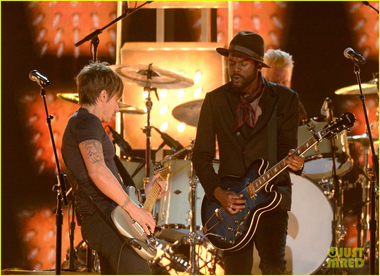 Keith Urban's 'Cop Car' Video Premiere - Watch Now!: Photo 3042871 ...