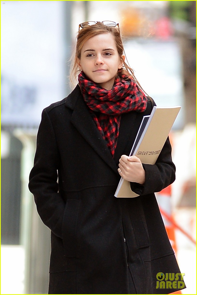 Emma Watson Braves Frigid Cold for NYC Apartment Hunting!: Photo ...