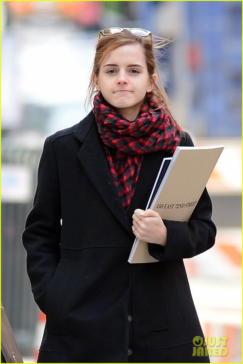 Emma Watson Braves Frigid Cold for NYC Apartment Hunting!: Photo ...