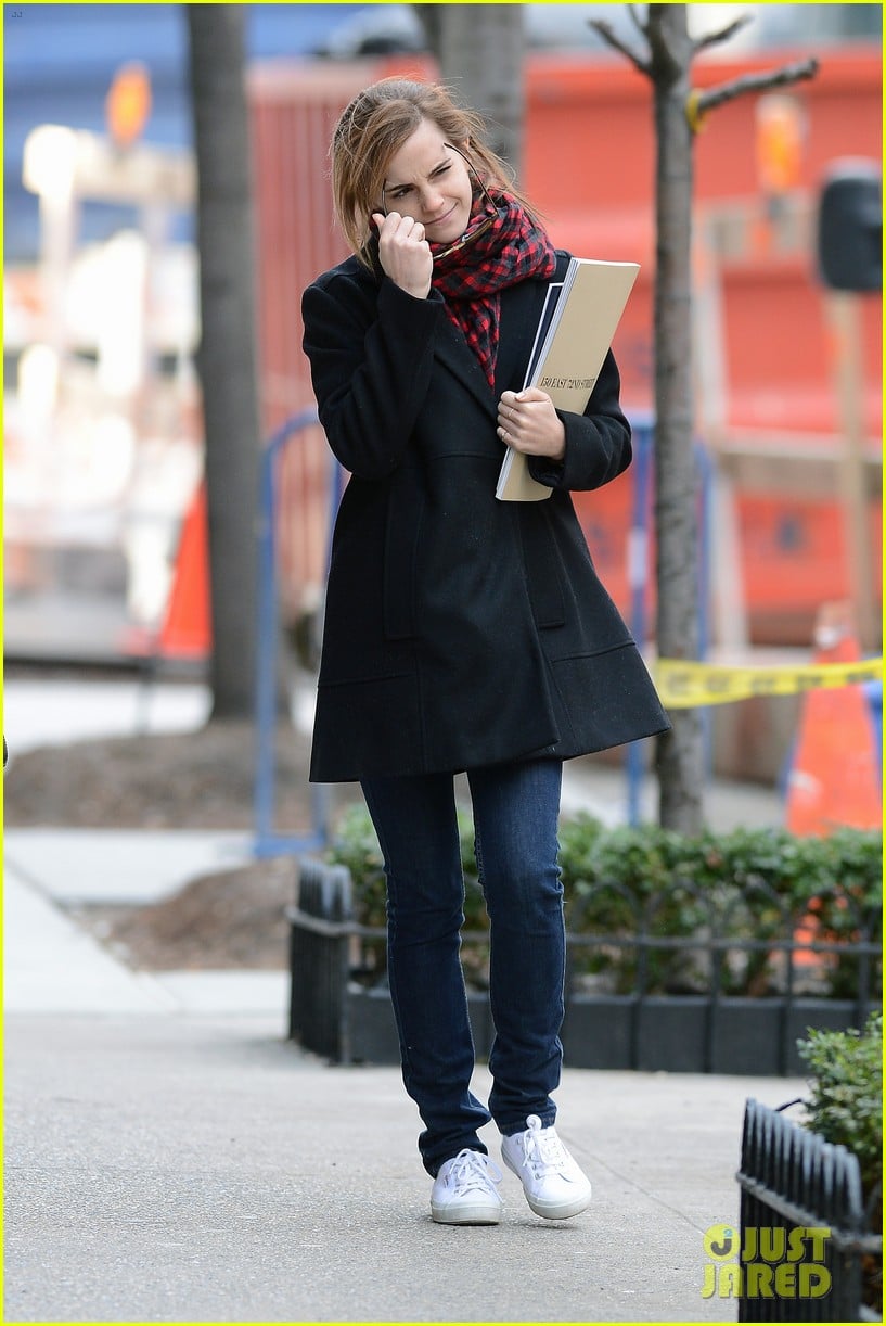 Emma Watson Braves Frigid Cold for NYC Apartment Hunting!: Photo ...