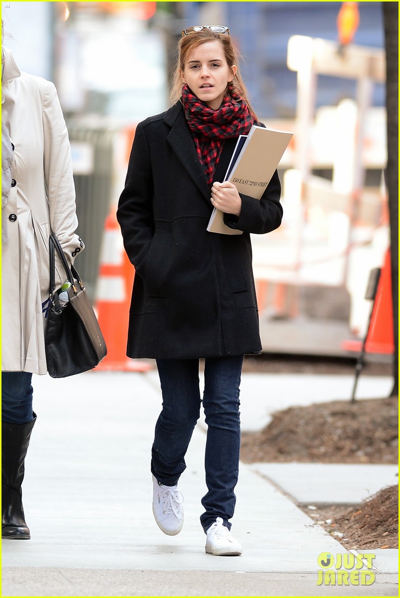 Emma Watson Braves Frigid Cold for NYC Apartment Hunting!: Photo ...