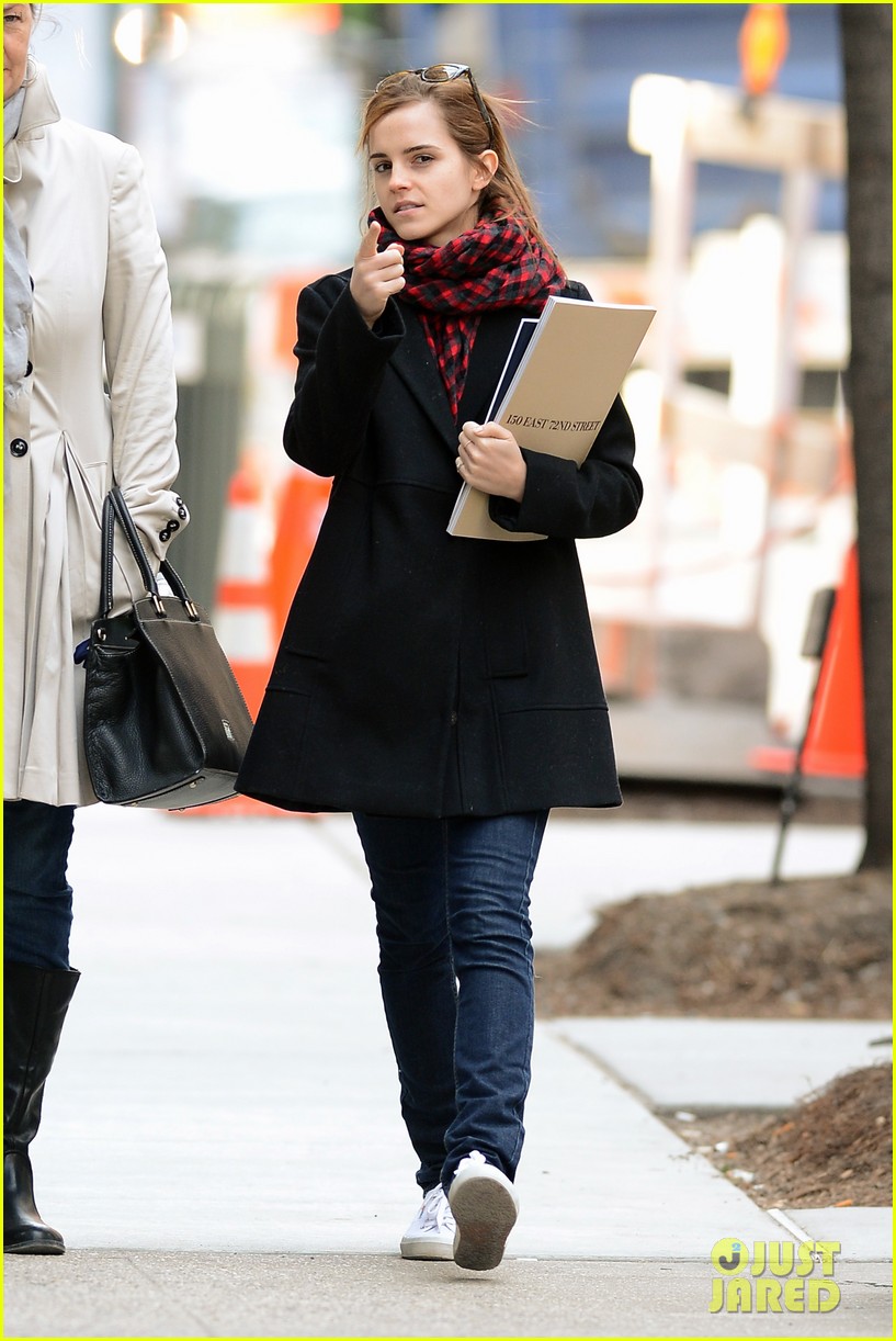 Emma Watson Braves Frigid Cold for NYC Apartment Hunting!: Photo ...