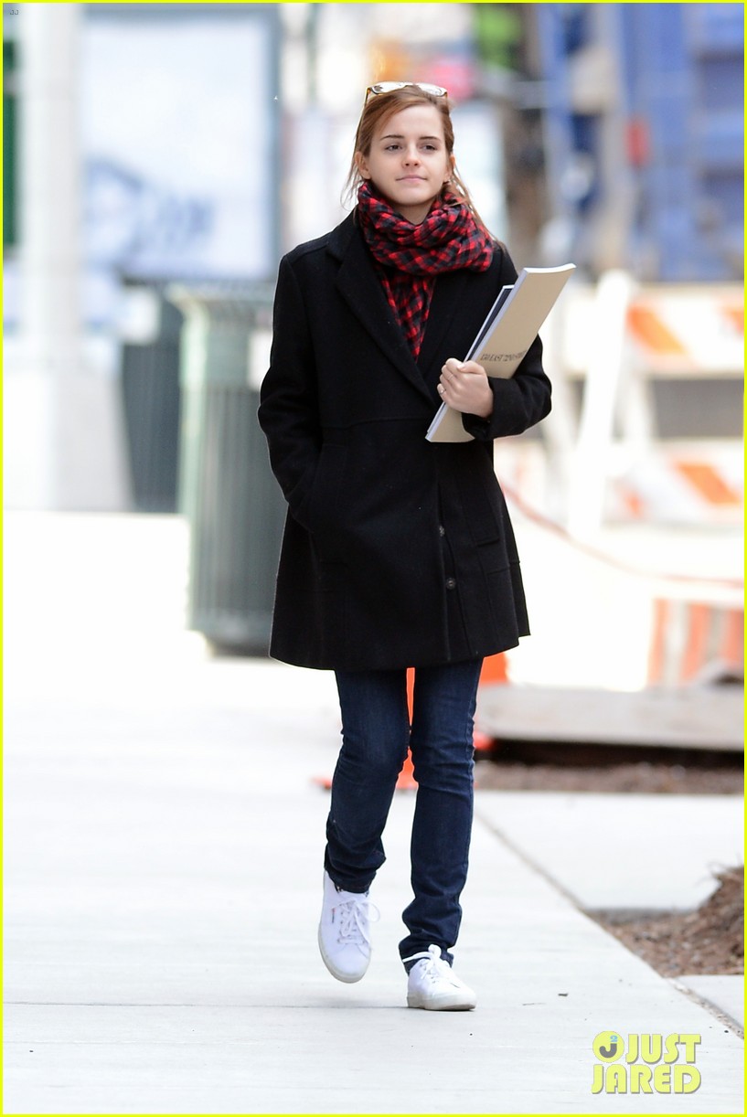 Emma Watson Braves Frigid Cold for NYC Apartment Hunting!: Photo ...