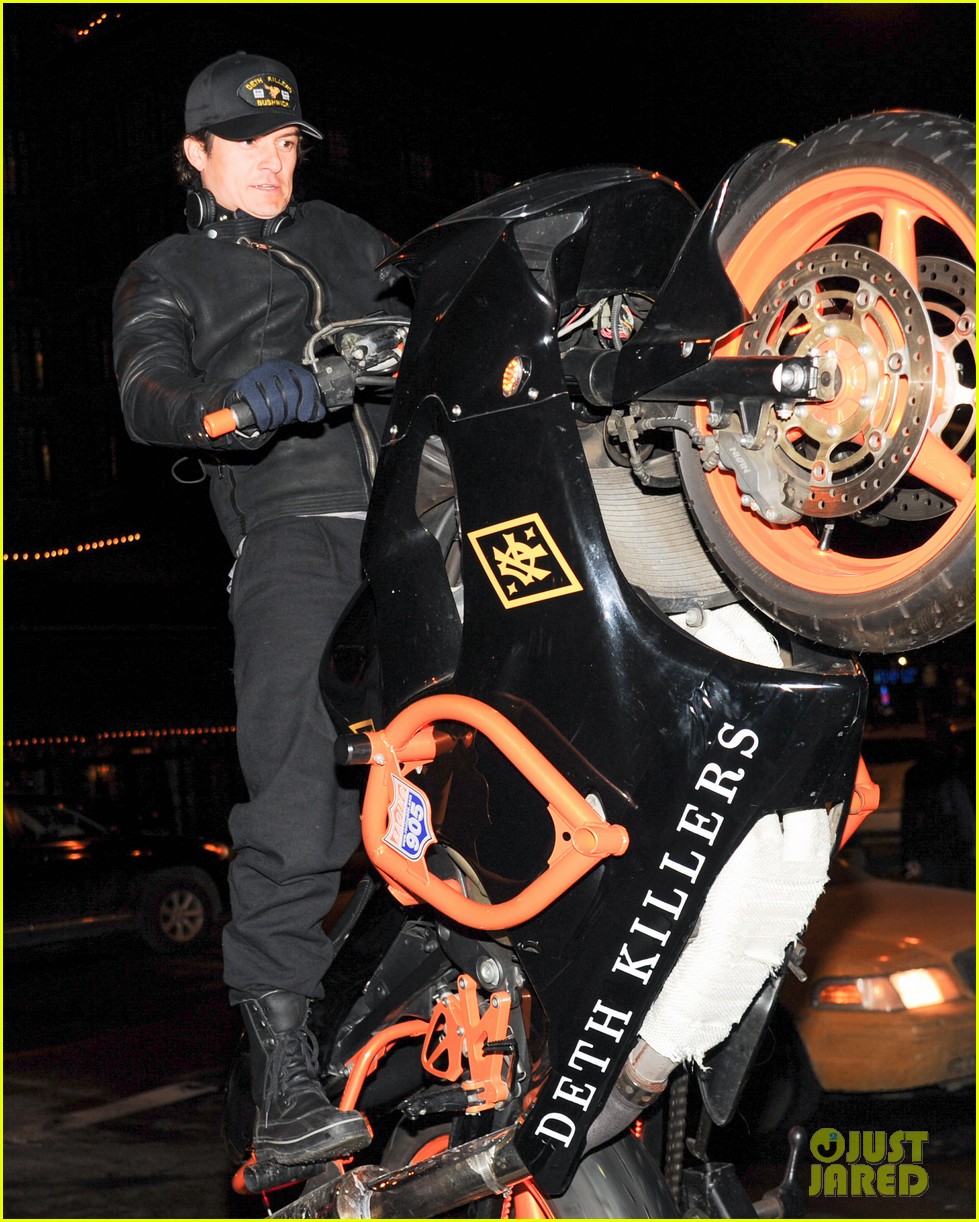 Orlando Bloom Pops a Wheelie, Meets Up with Justin Theroux at Deth ...