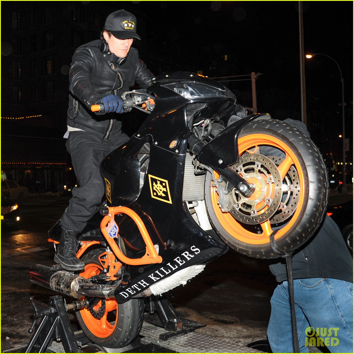 Orlando Bloom Pops a Wheelie, Meets Up with Justin Theroux at Deth ...
