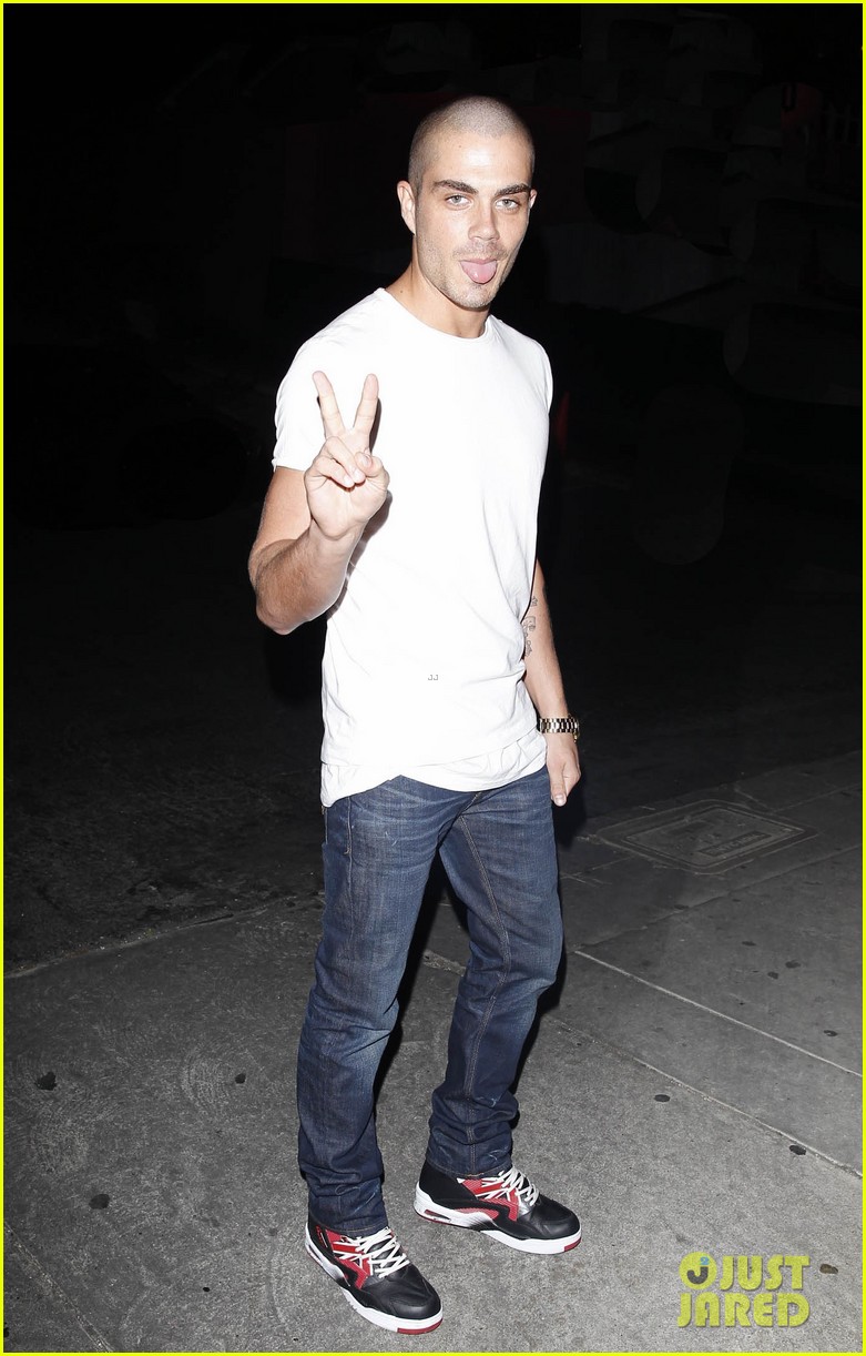 Jaime King & Kyle Newman: Chateau Marmont Date Night!: Photo 3059506 ...