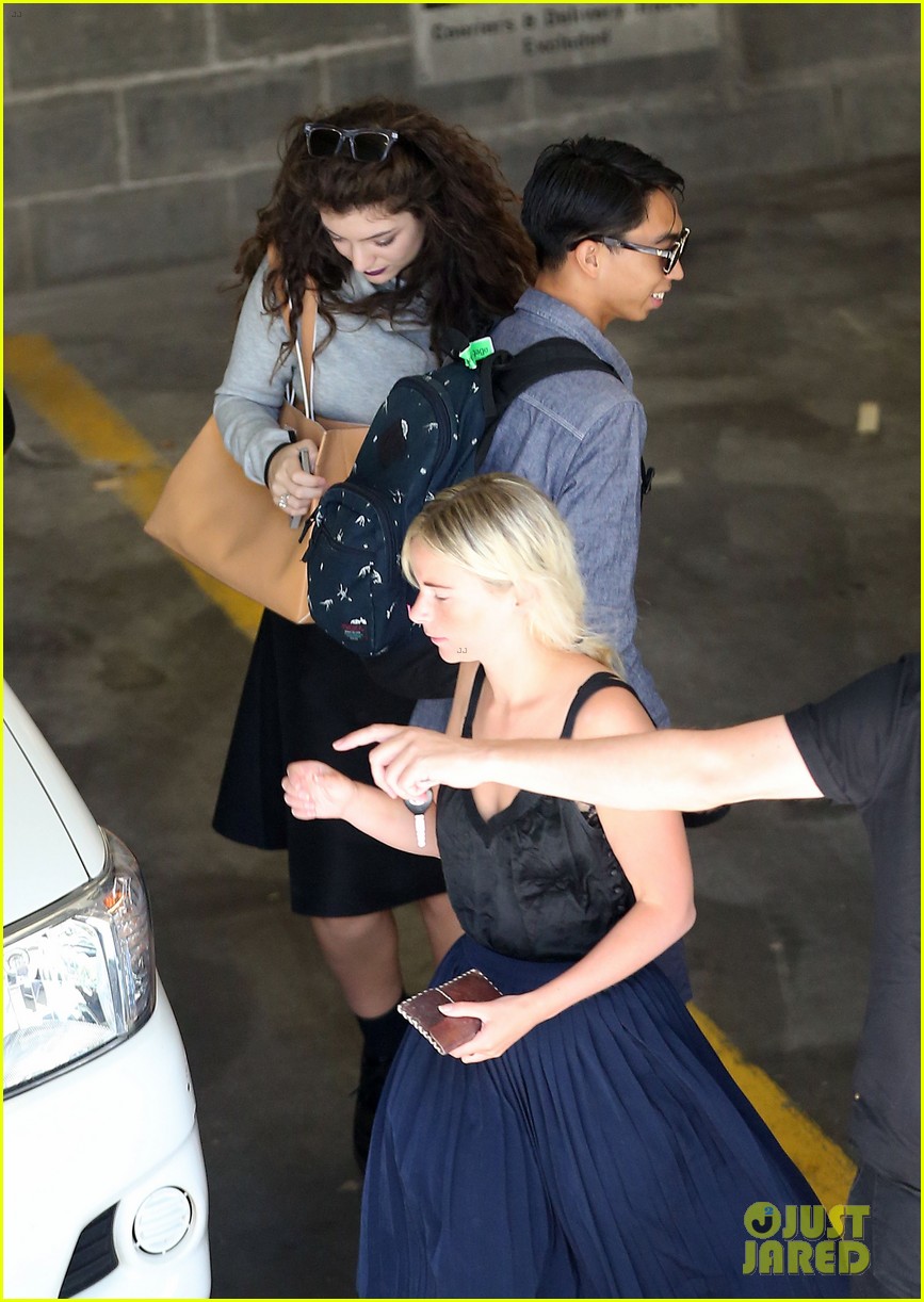 Lorde Takes Boyfriend James Lowe Along for Studio Stop: Photo 3046975 ...