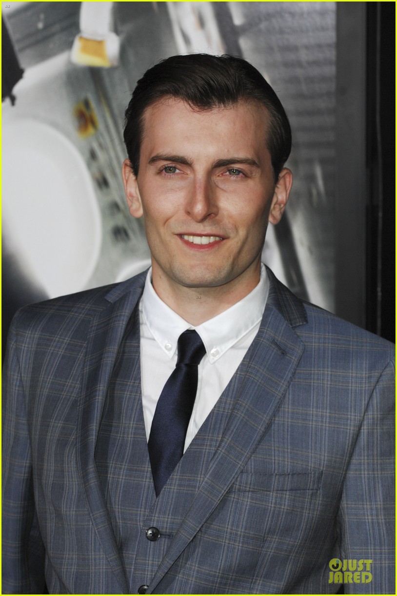 Sarah Paulson Supports Jason Butler Harner at 'Non-Stop' Premiere ...