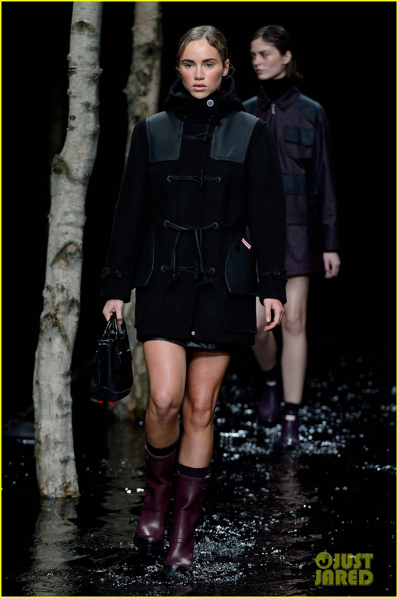 Rosie Huntington Victorias Secret Fashion Show 2022