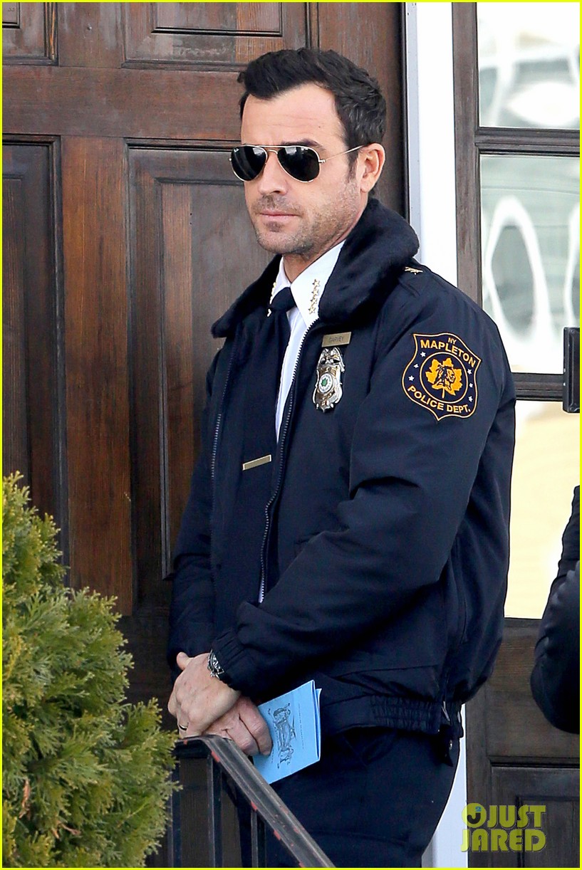 Justin Theroux Looks Mighty Fine in His Police Uniform!: Photo 3057463 ...