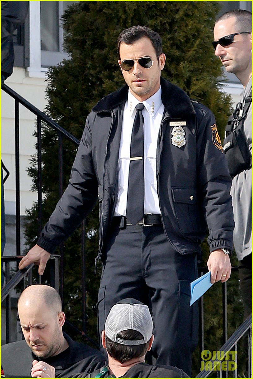 Justin Theroux Looks Mighty Fine in His Police Uniform!: Photo 3057472 ...