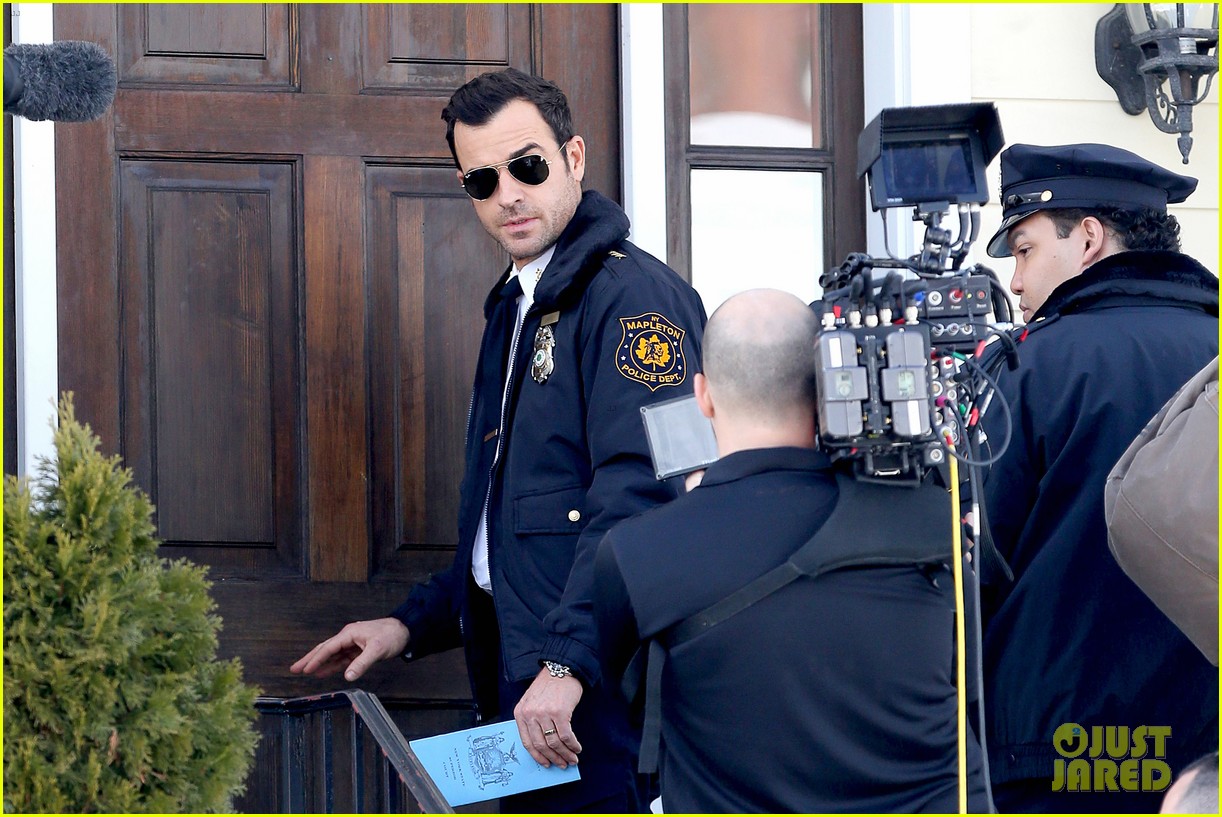 Justin Theroux Looks Mighty Fine in His Police Uniform!: Photo 3057474 ...
