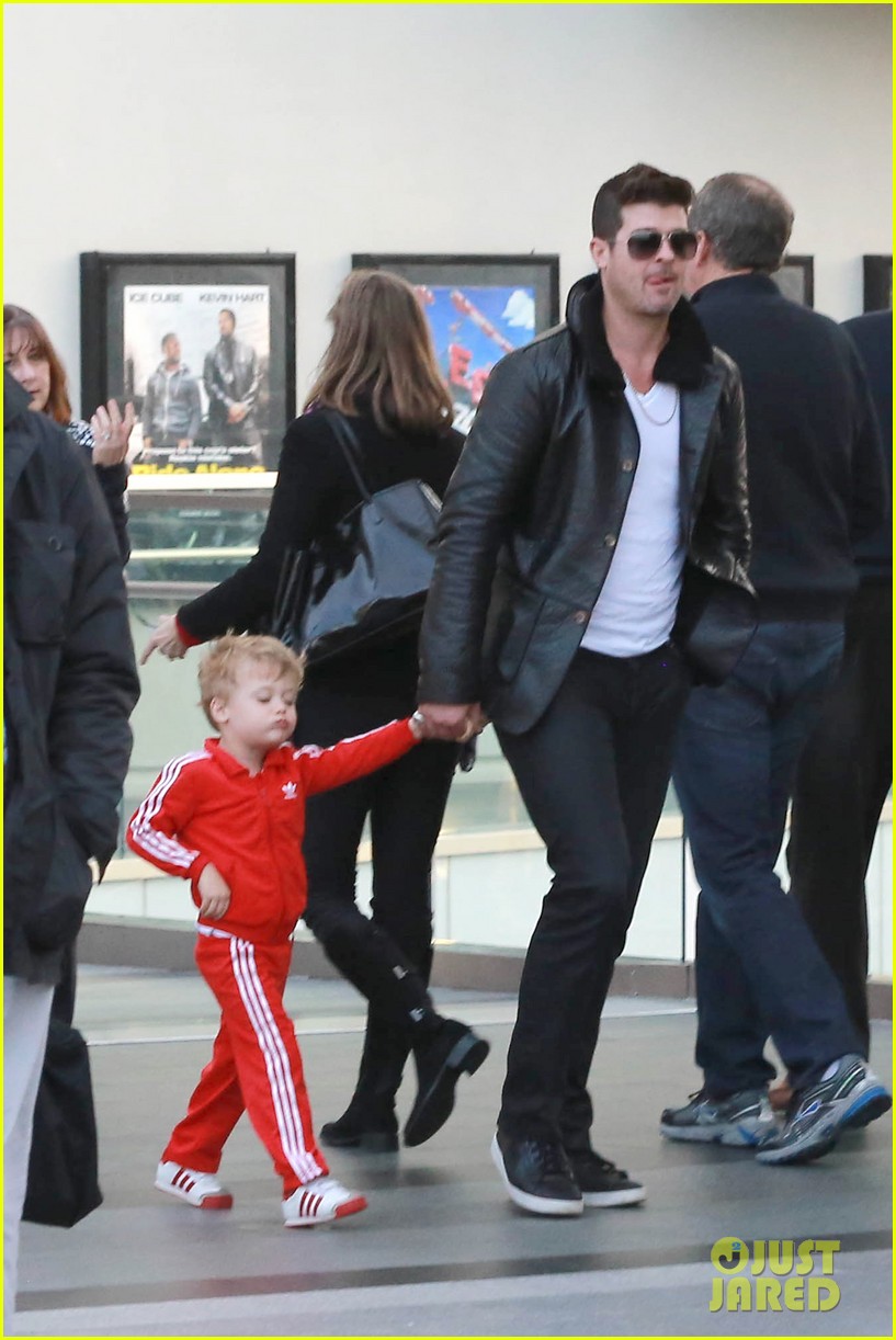 Robin Thicke is a Doting Dad, Holds Son Julian's Hand During Outing ...