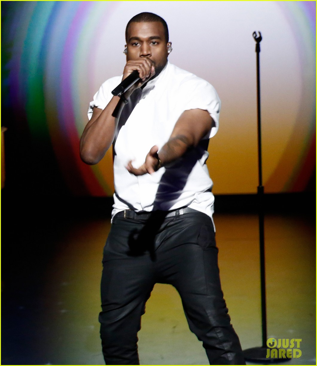 Kanye West Performs Career-Spanning Medley on 'Late Night'!: Photo ...