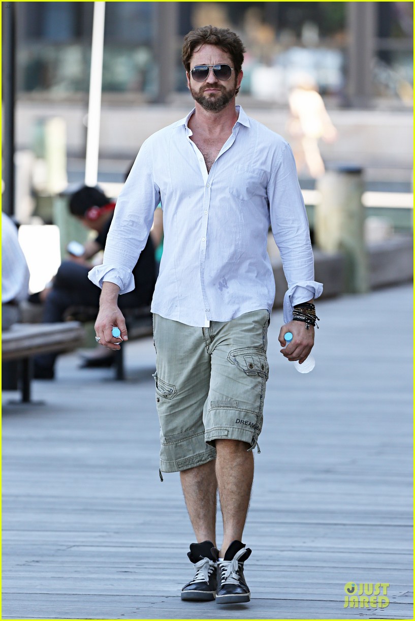 Gerard Butler Crashes a Bachelorette Party in Australia: Photo 3074433 ...