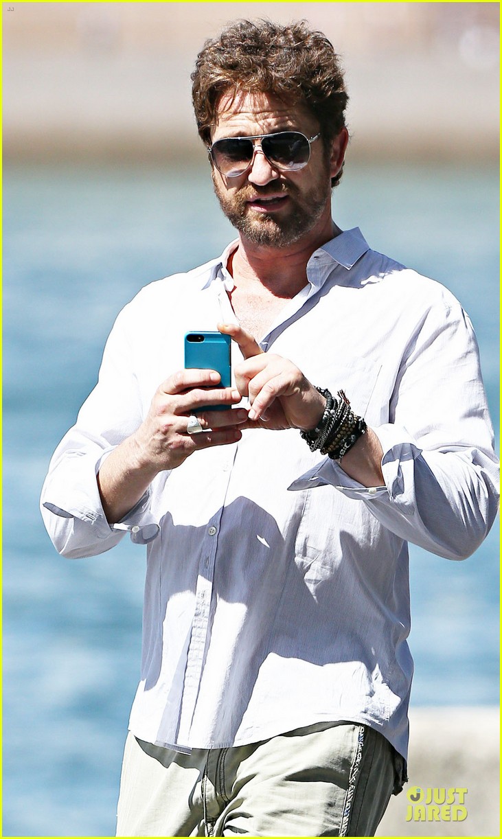 Gerard Butler Crashes a Bachelorette Party in Australia: Photo 3074434 ...