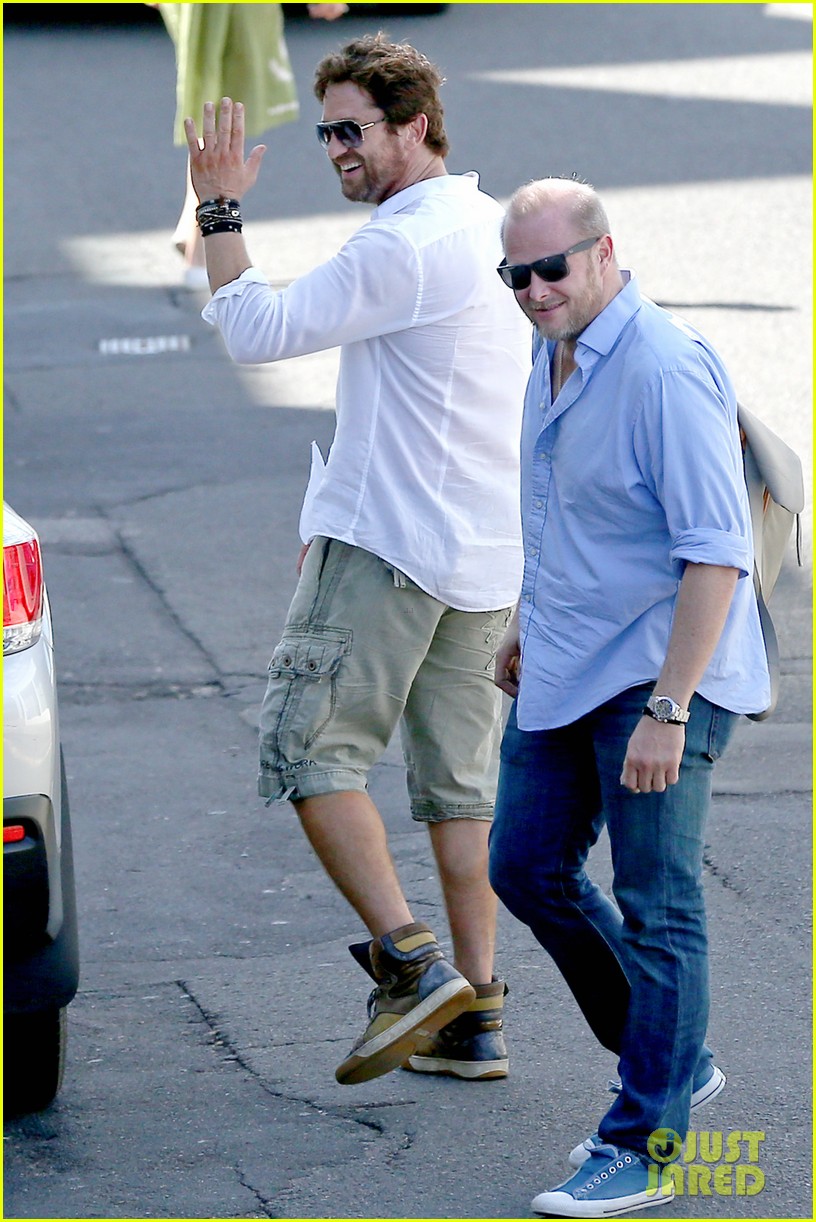 Gerard Butler Gives Us Just a Peek at His Shirtless Physique!: Photo ...