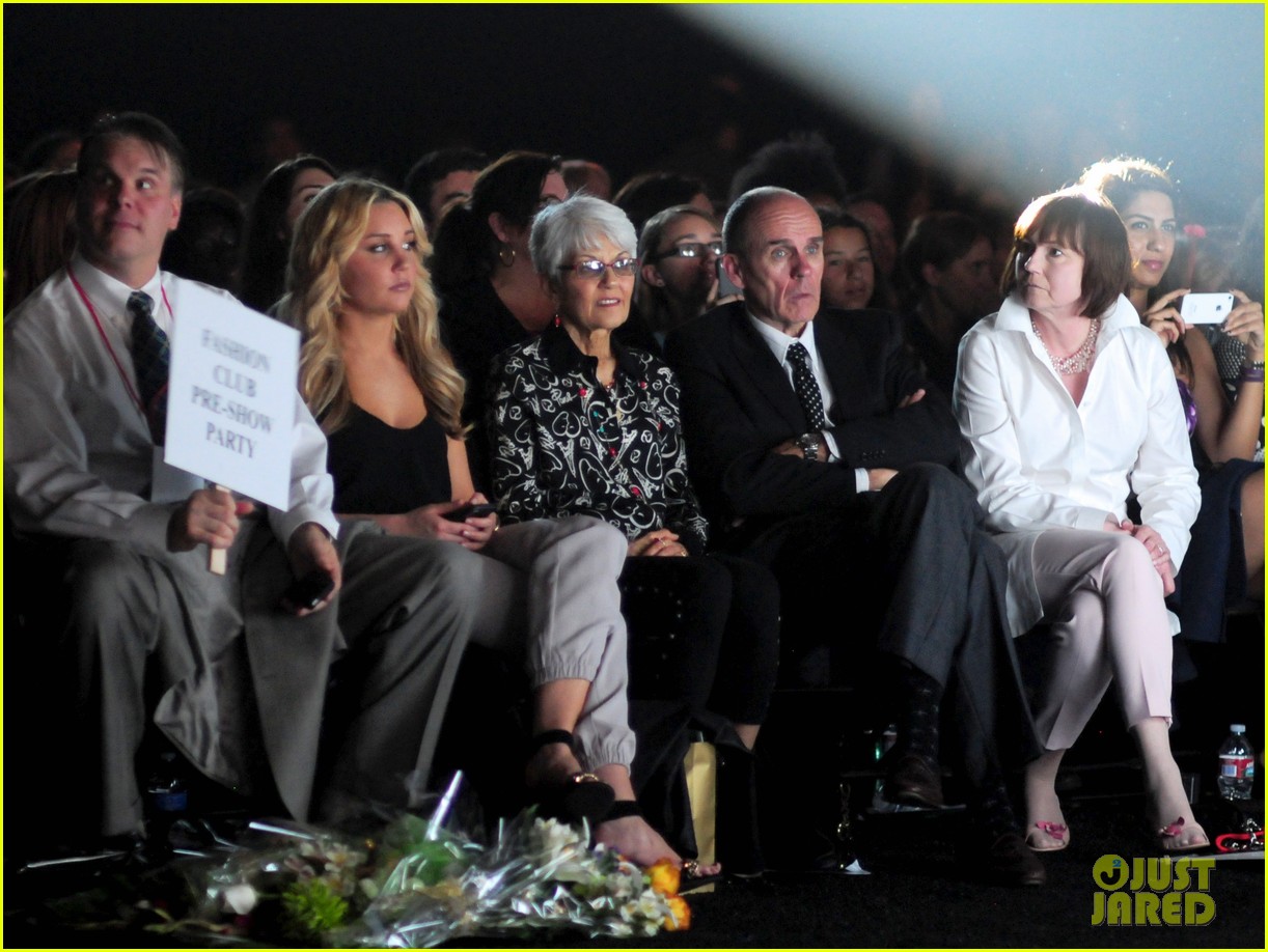 Amanda Bynes Looks Beautiful & Happy at FIDM Fashion Show!: Photo ...