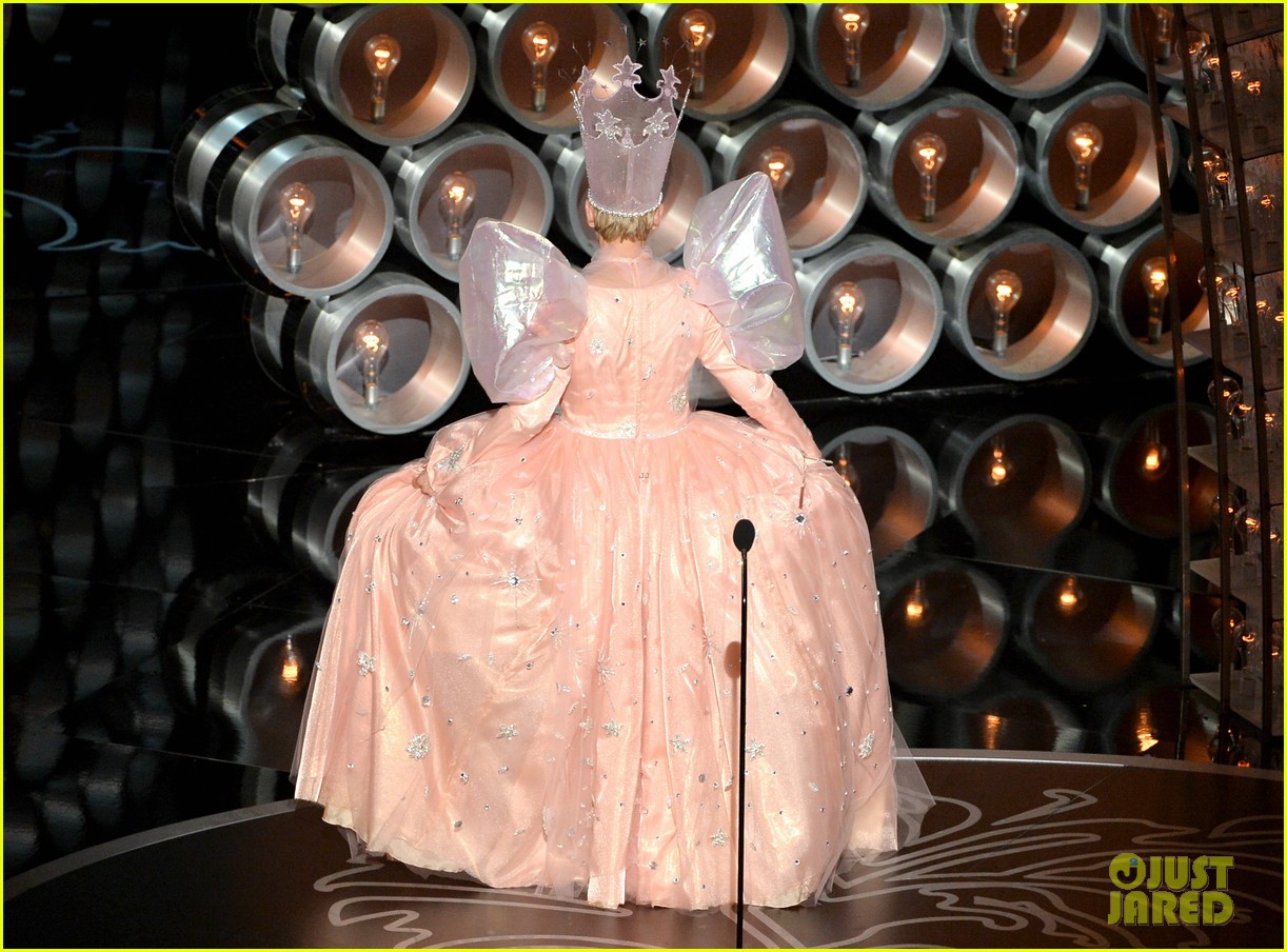 Ellen DeGeneres is Wizard of Oz's Glinda at Oscars 2014 (Video): Photo ...