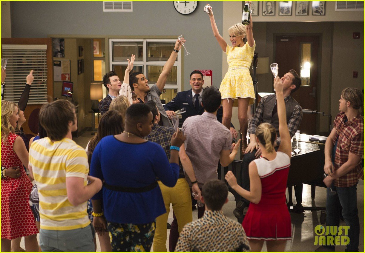 Gwyneth Paltrow Sings Pharrell's 'Happy' for 'Glee' - Listen Now ...