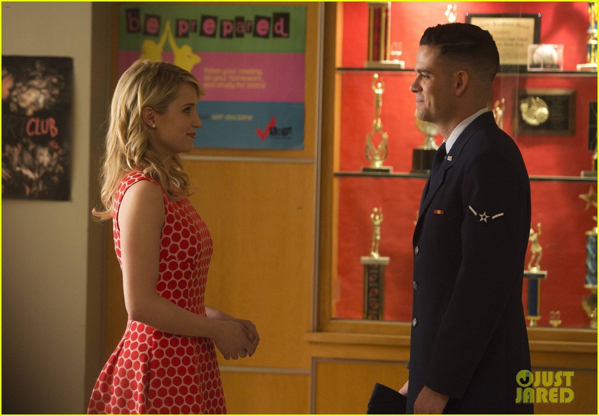 Gwyneth Paltrow Sings Pharrell's 'Happy' for 'Glee' - Listen Now ...