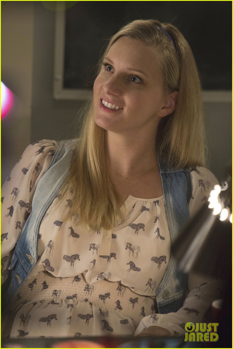 Gwyneth Paltrow Sings Pharrell's 'Happy' for 'Glee' - Listen Now ...