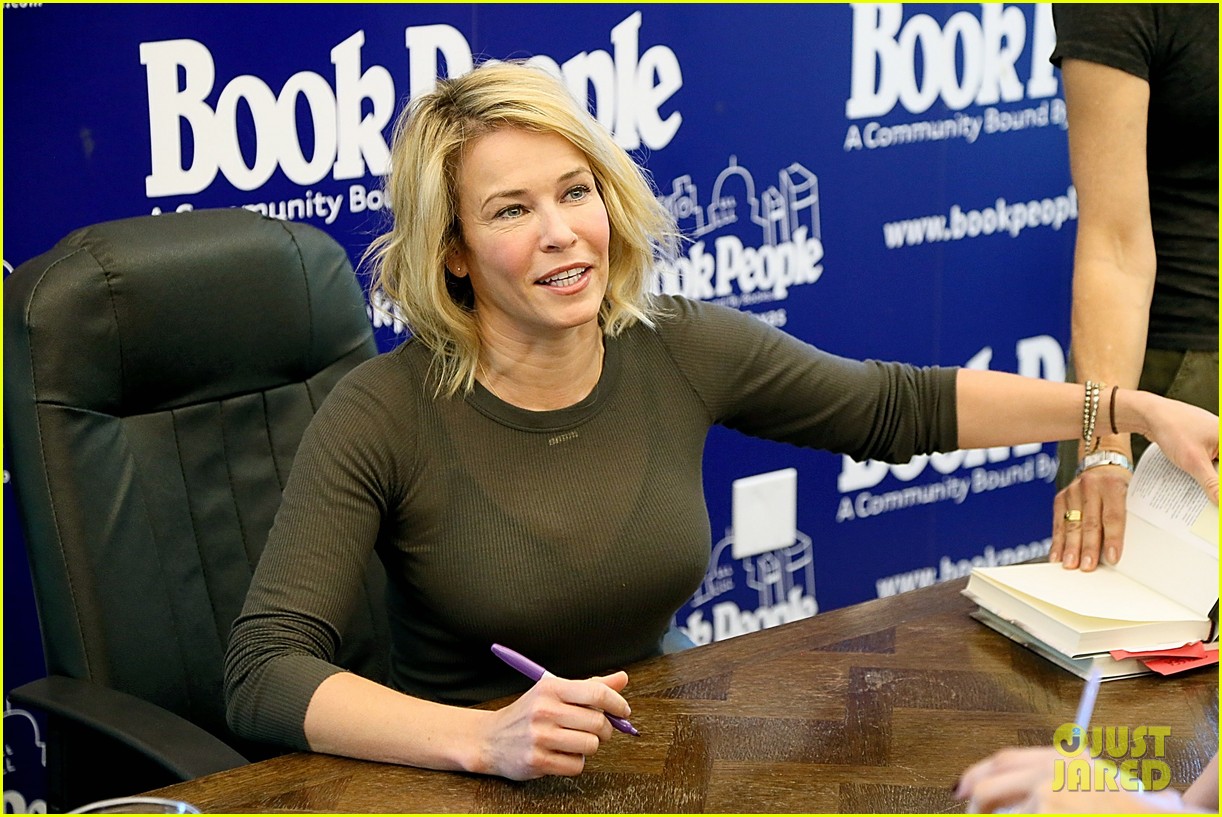 Chelsea Handler Signs Books After Talk Show Ending News: Photo 3082396 ...