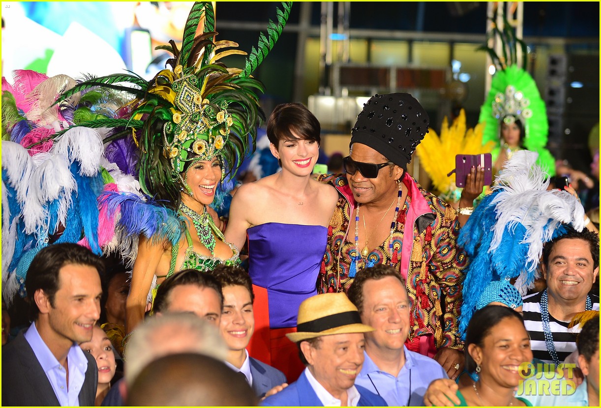 Photo: anne hathaway kristin chenoweth miami rio 2 29 | Photo 3076702 ...