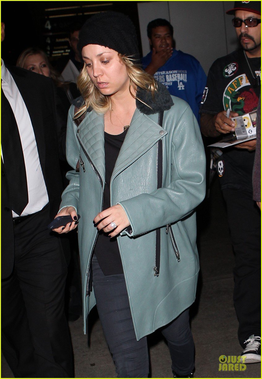 Kaley Cuoco Shows Some Skin at QVC Red Carpet Event!: Photo 3062790 ...