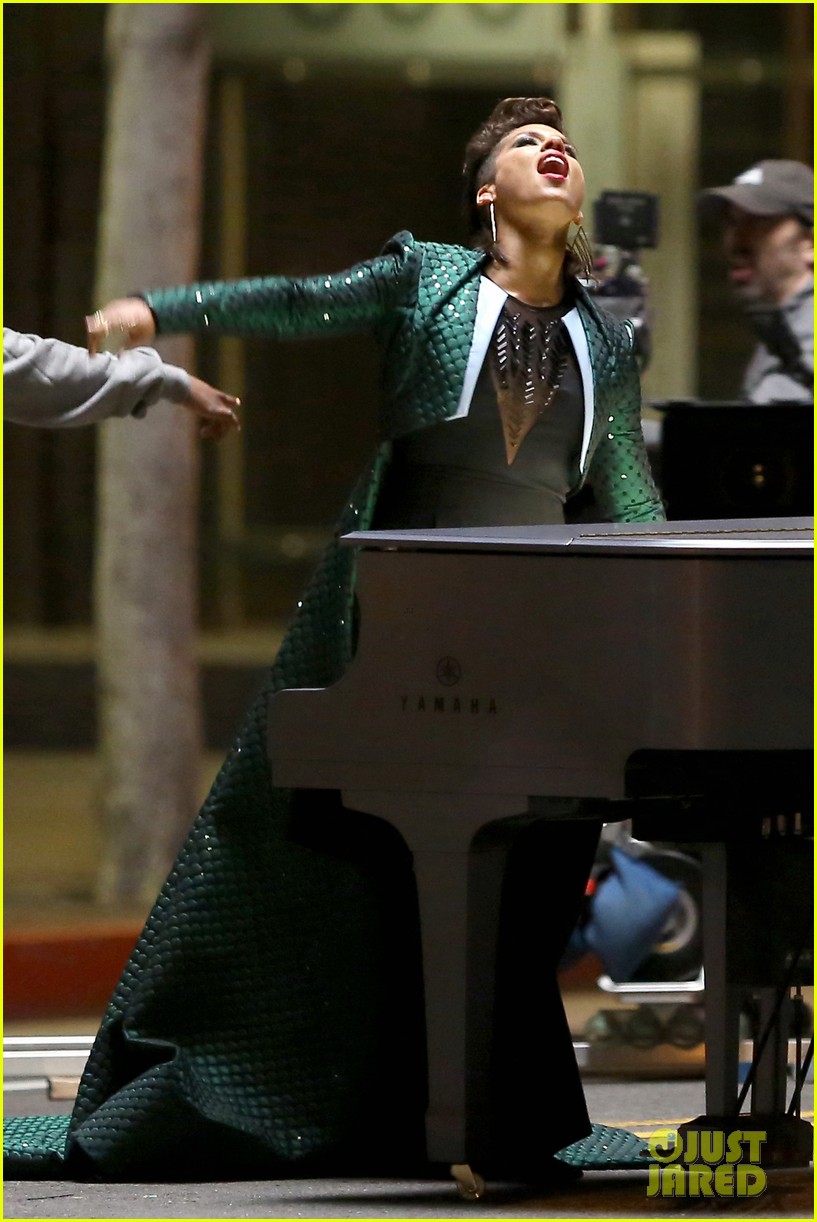 Alicia Keys Plays the Keys for Her 'It's On Again' Video Shoot!: Photo ...