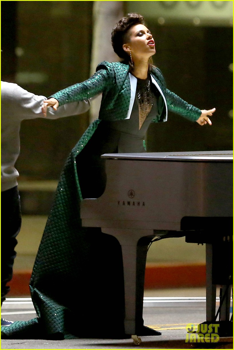 Alicia Keys Plays the Keys for Her 'It's On Again' Video Shoot!: Photo ...
