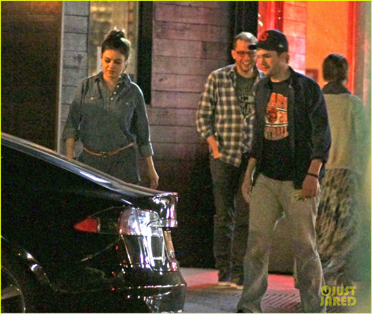 Mila Kunis & Ashton Kutcher: Studio City Double Date!: Photo 3071062 | Ashton Kutcher, Mila ...