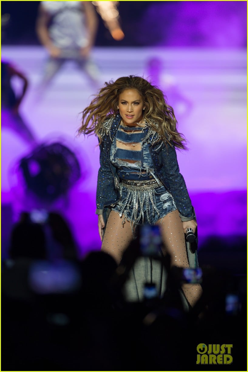 Jennifer Lopez Performs Epic Concert in Dubai - See the Pics!: Photo ...