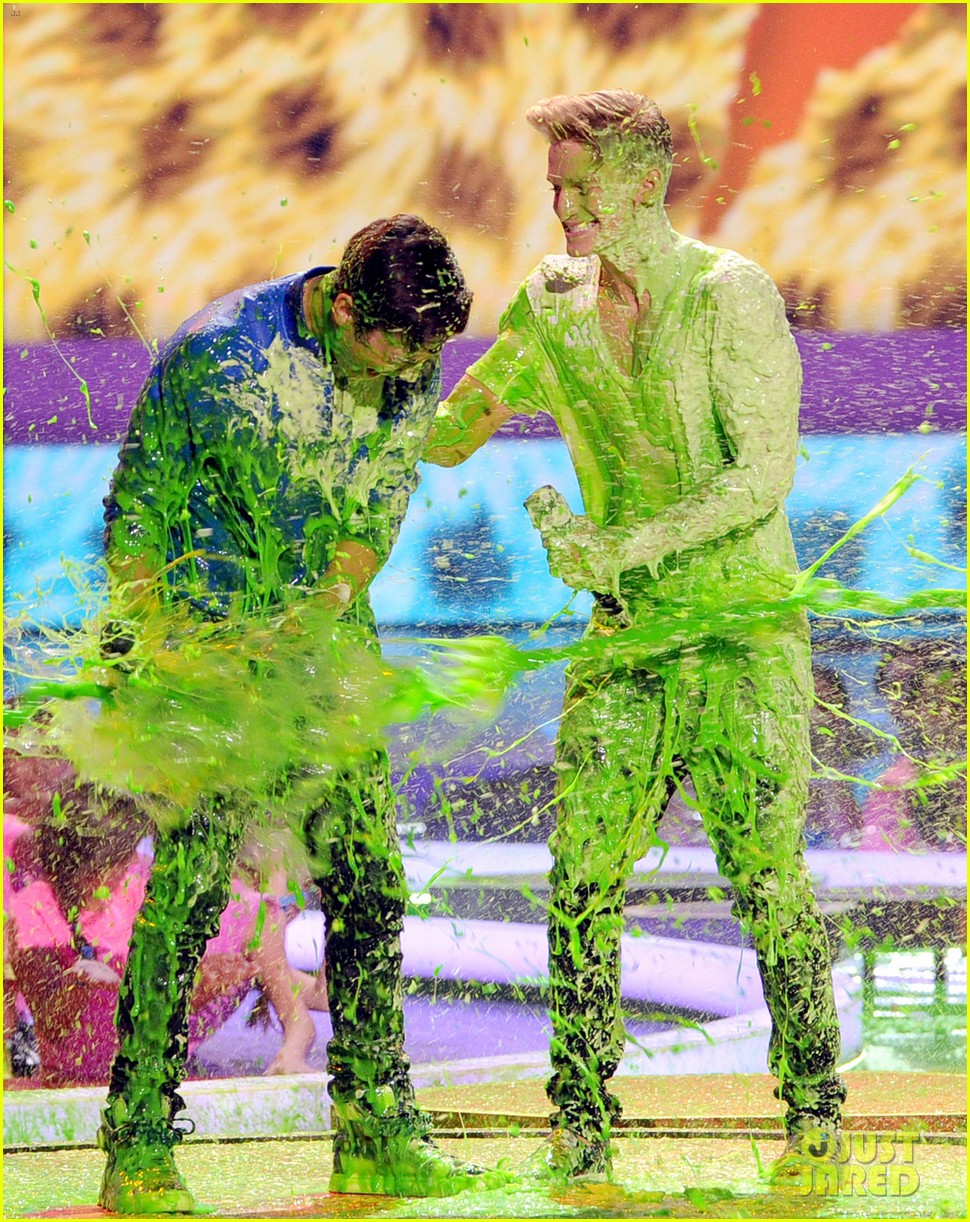 Austin Mahone & Cody Simpson Get Slimed Together at Kids' Choice Awards ...