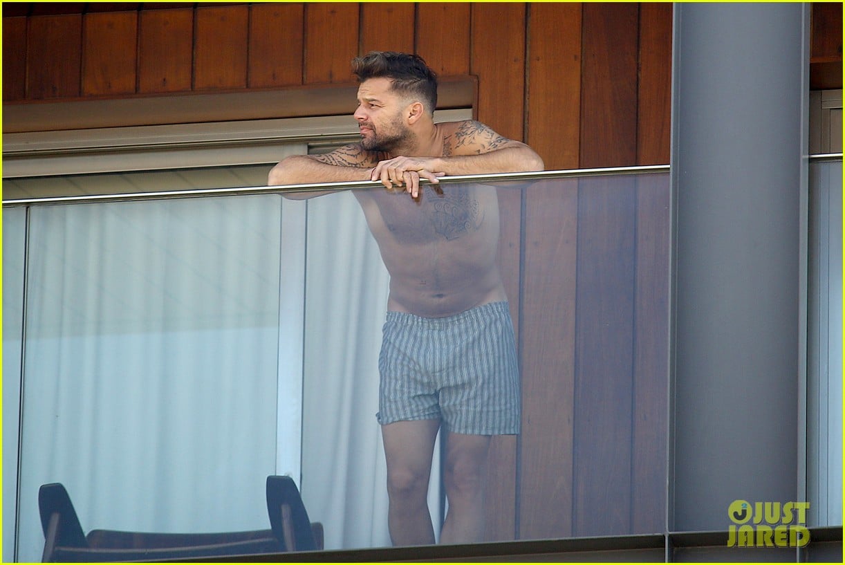 Ricky Martin Goes Shirtless in Only His Boxers!: Photo 3071820 | Ricky ...