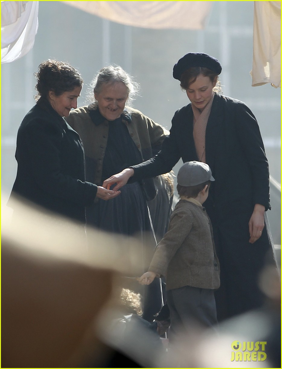 Carey Mulligan Dons Her Period Garb for 'Suffragette' Scenes: Photo ...