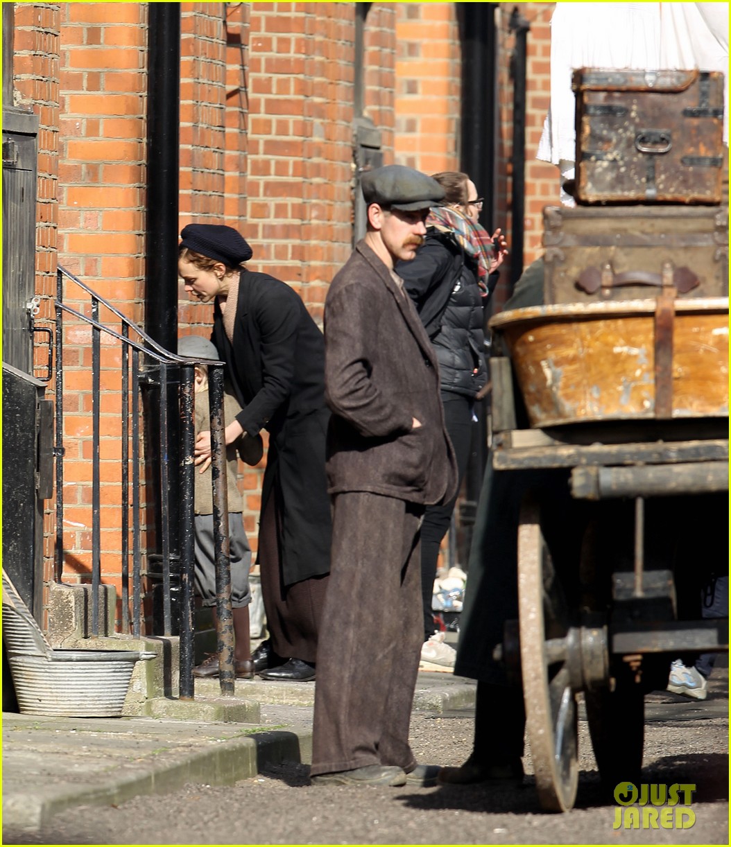 Carey Mulligan Dons Her Period Garb for 'Suffragette' Scenes: Photo ...