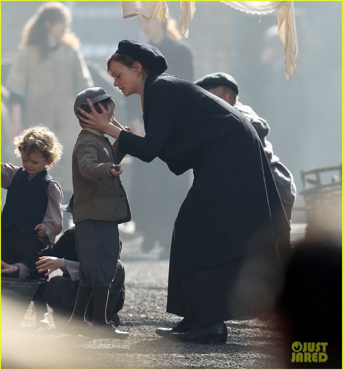 Carey Mulligan Dons Her Period Garb for 'Suffragette' Scenes: Photo ...