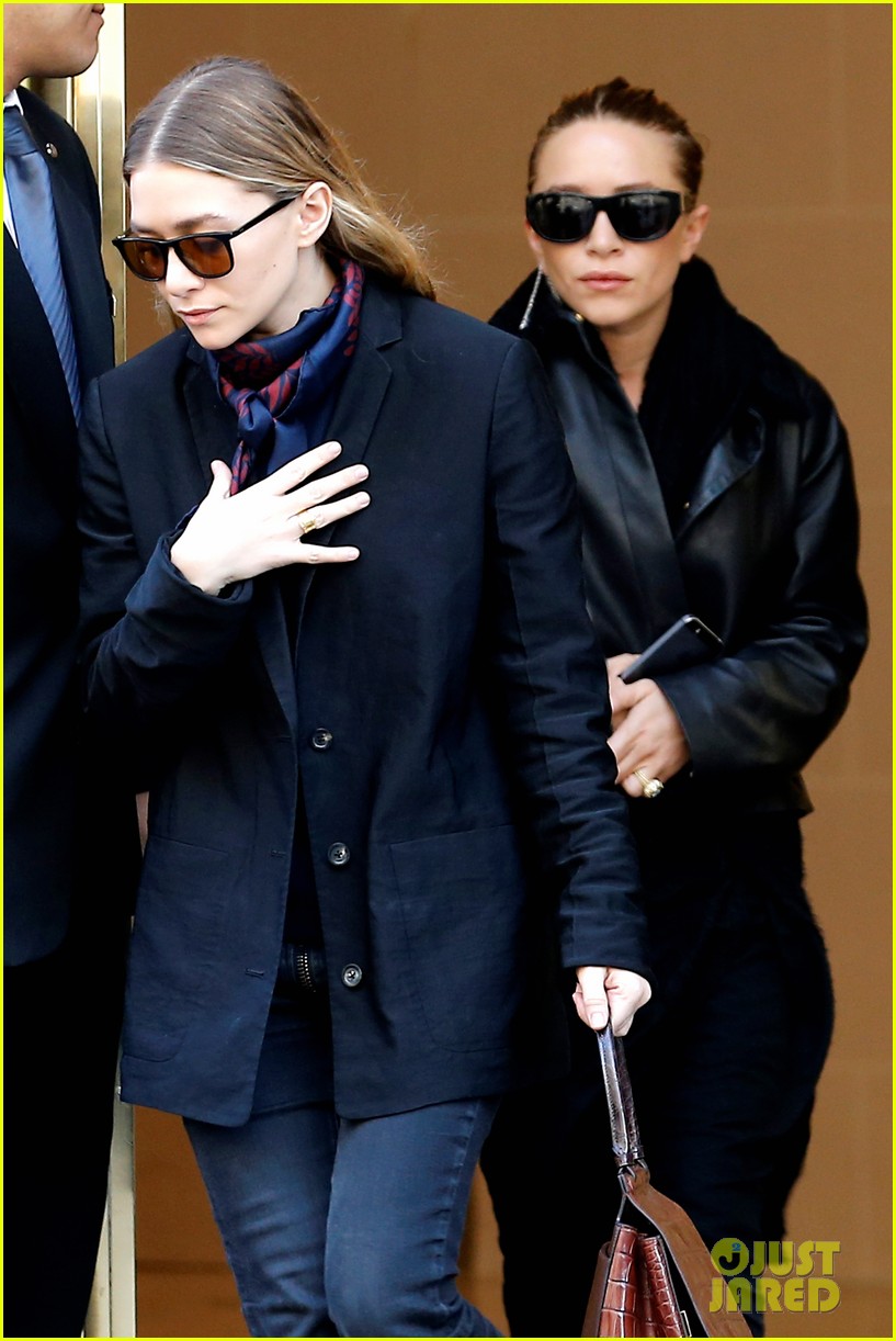 Ashley Olsen Leads the Way in Paris, Mary-Kate & Her Huge Rock Follow ...