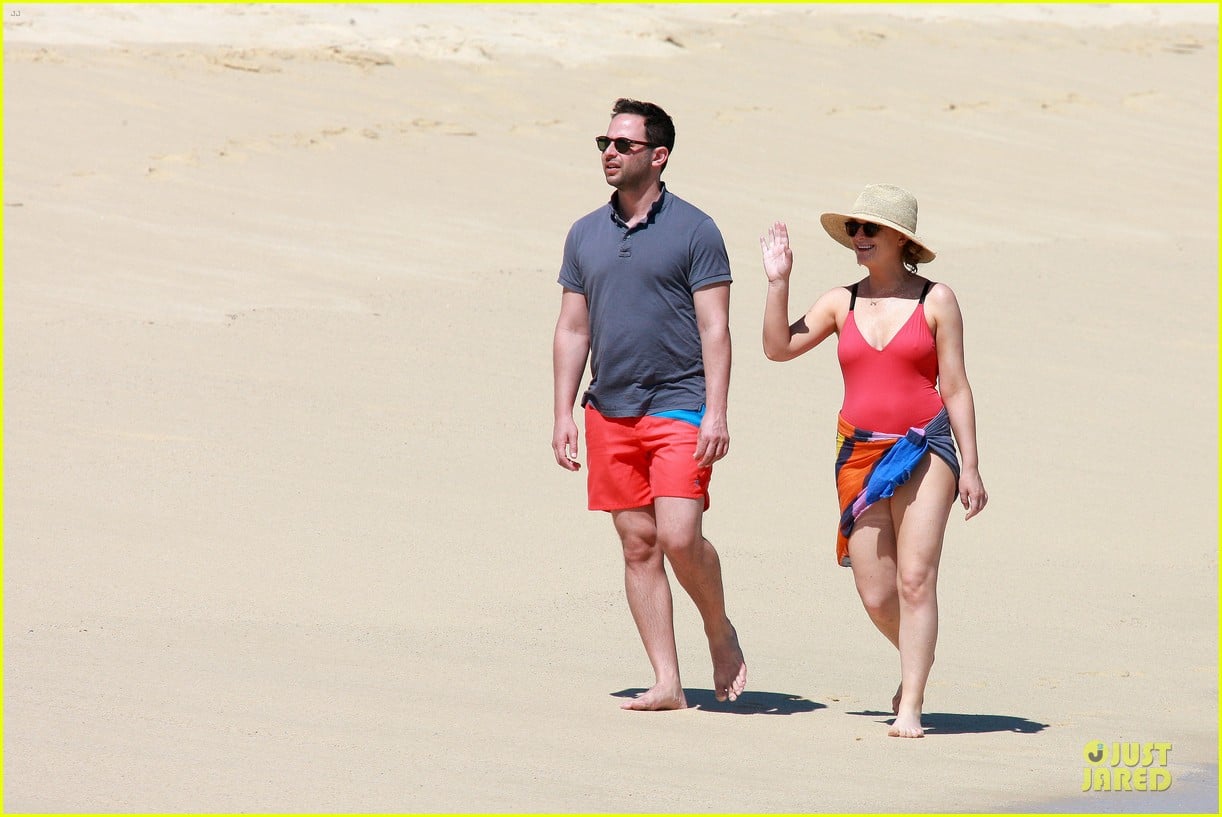 Amy Poehler & Nick Kroll Are Red Hot on Cabo Vacation!: Photo 3082056 ...