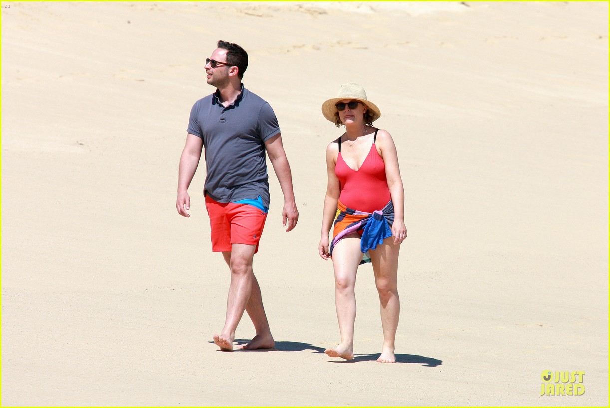 Amy Poehler & Nick Kroll Are Red Hot on Cabo Vacation!: Photo 3082062 ...