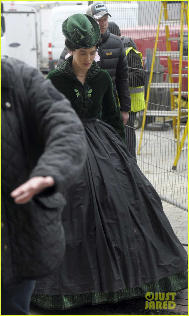 Daniel Radcliffe & Jessica Brown Findlay Wear Period Garb for ...