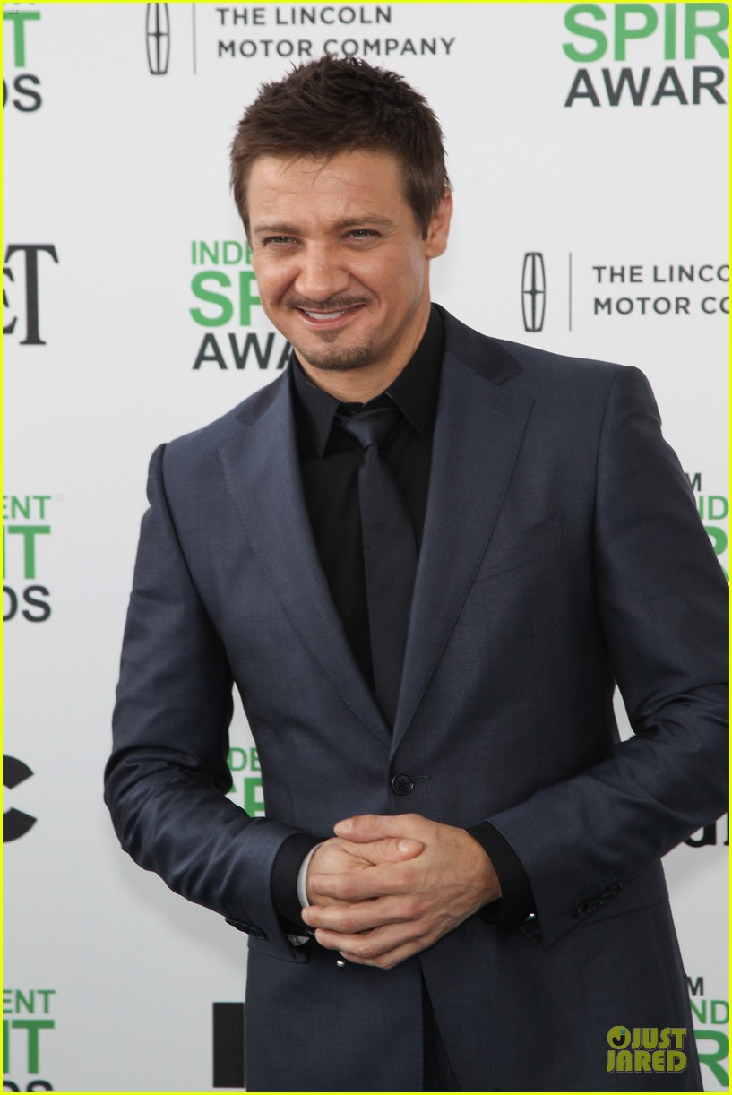 Jeremy Renner & Elisabeth Rohm Exude 'American Hustle' Aura at ...