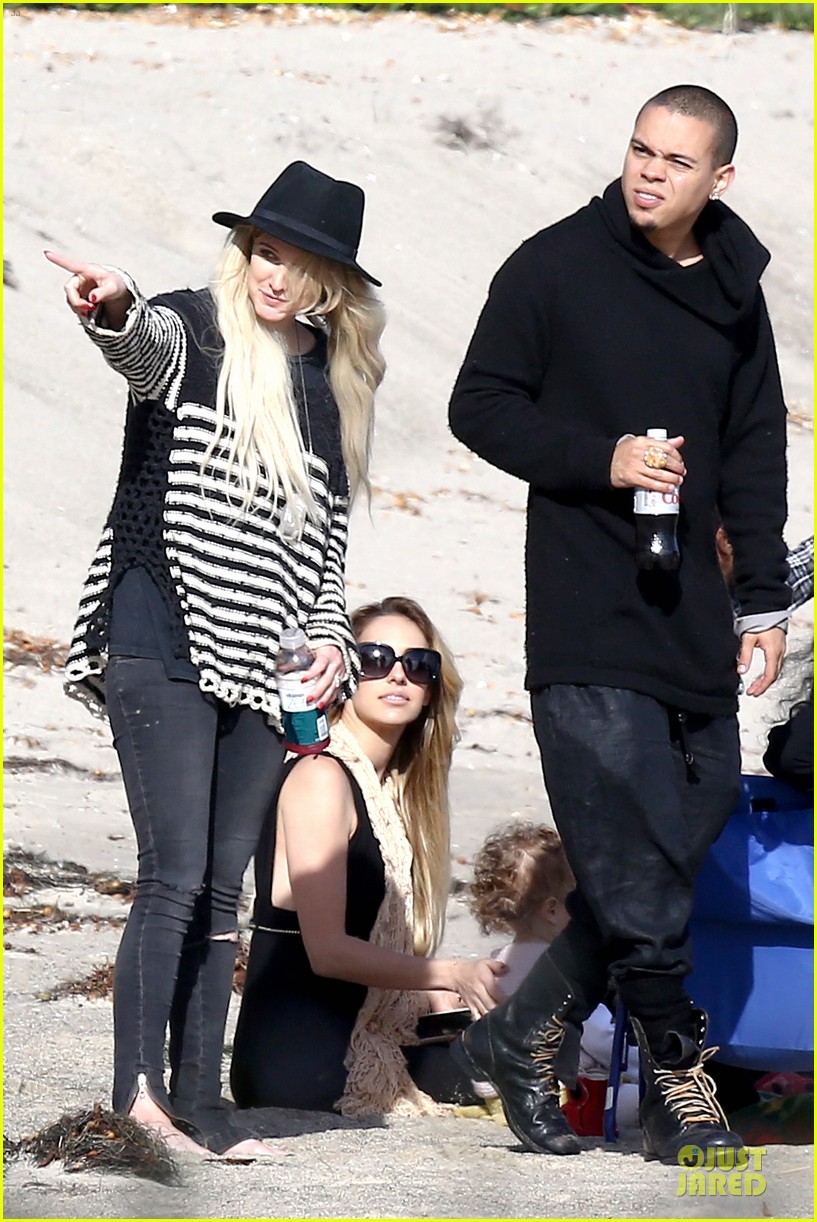 Ashlee Simpson & Evan Ross Beach It Up with His Mom Diana Ross!: Photo ...