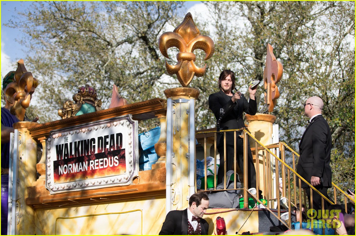 Ian Somerhalder & Norman Reedus Throw Mardi Gras Beads in New Orleans ...