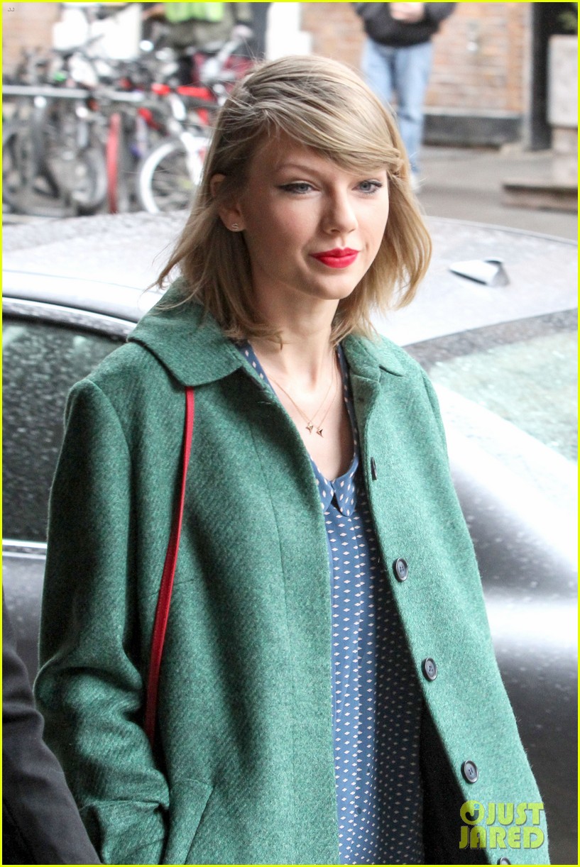 Taylor Swift & Lily Aldridge Are the Chicest Ladies Who Lunch!: Photo ...
