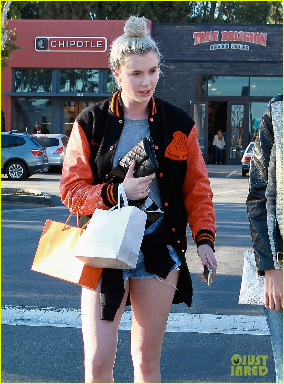 Ireland Baldwin & Gigi Hadid Are 'Always Laughing' Together: Photo ...