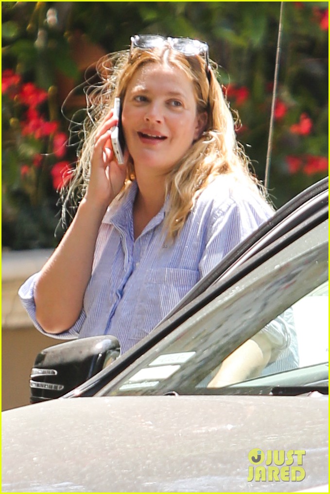 Pregnant Drew Barrymore Looks Like She Will Pop Any Day Now: Photo ...