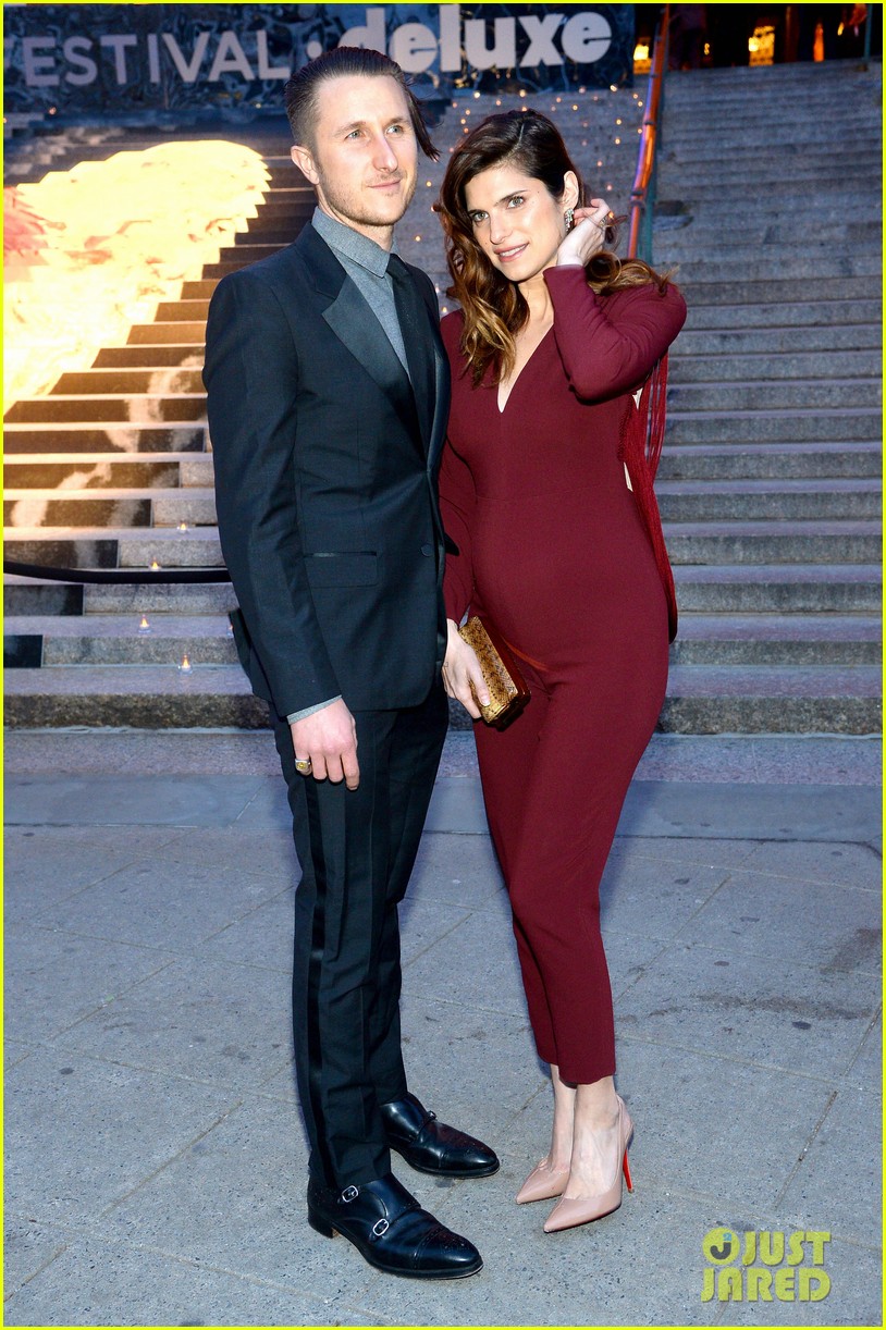Lake Bell: Pregnant with First Child, Reveals Tiny Baby Bump!: Photo ...
